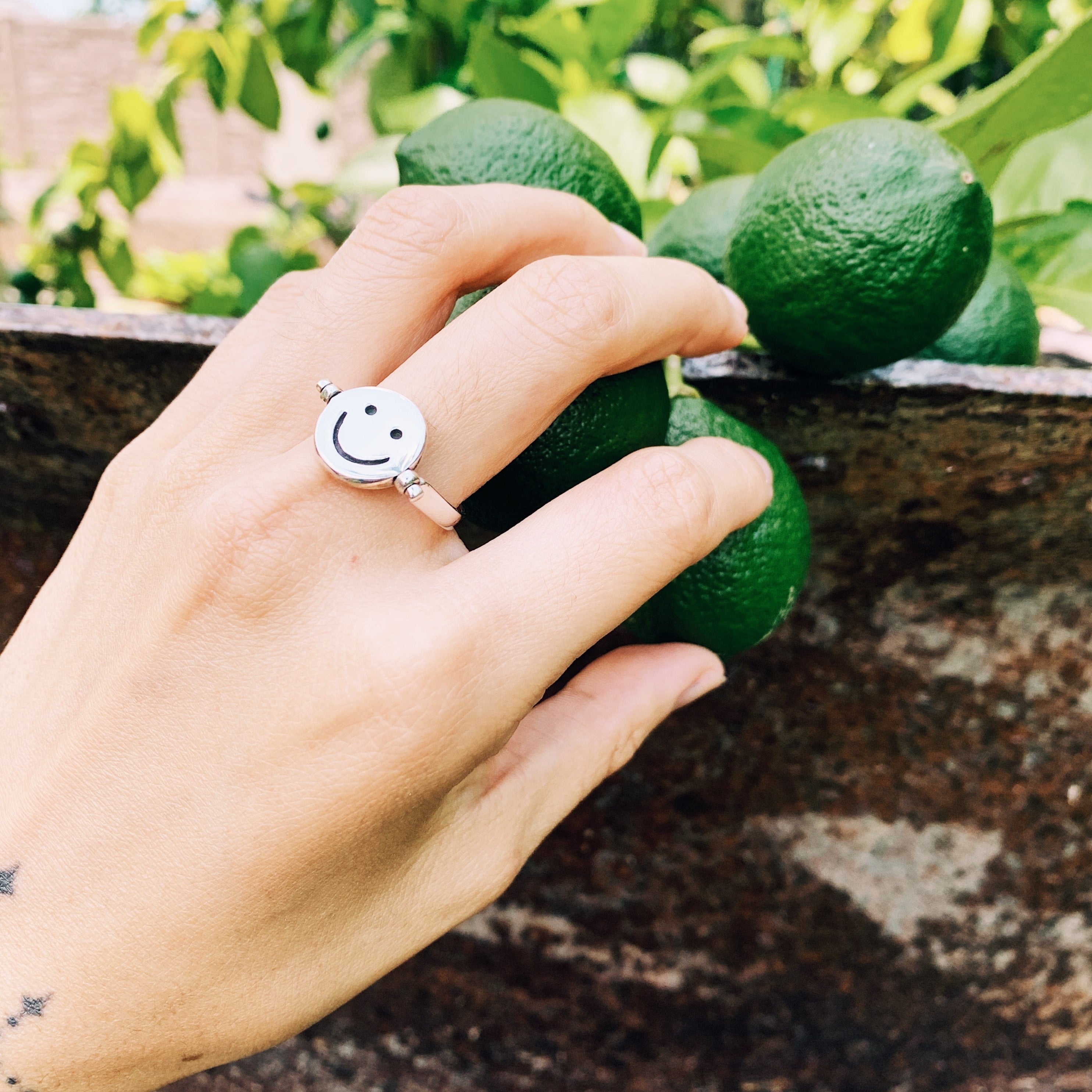 Don't Worry, Be Happy Flip Ring – Cristy Cali